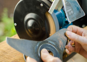 Comment aiguiser les lames de tondeuses à gazon - Du jardin dans ma vie